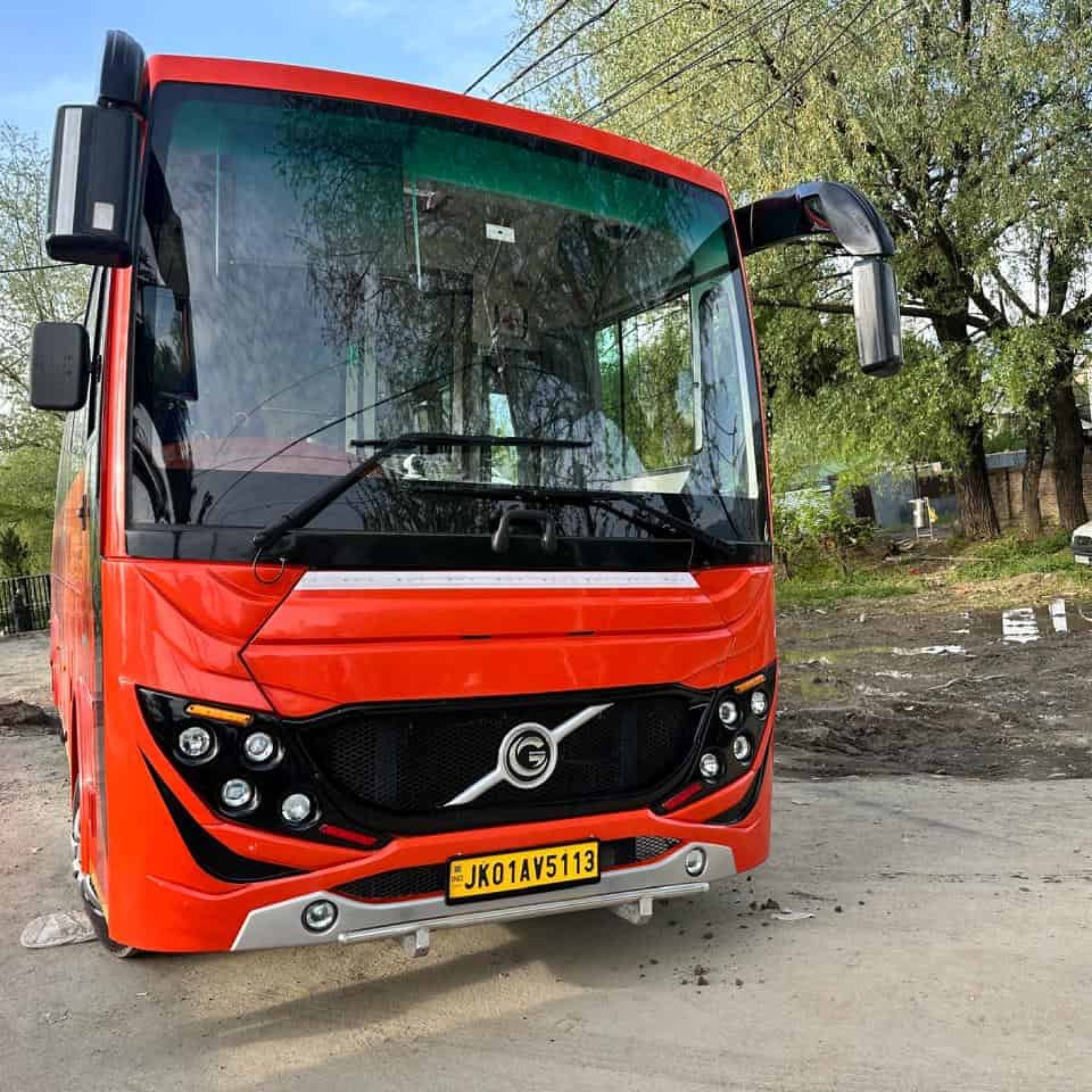 Mini Bus Cab Service in Kashmir - Starting 7500/Day